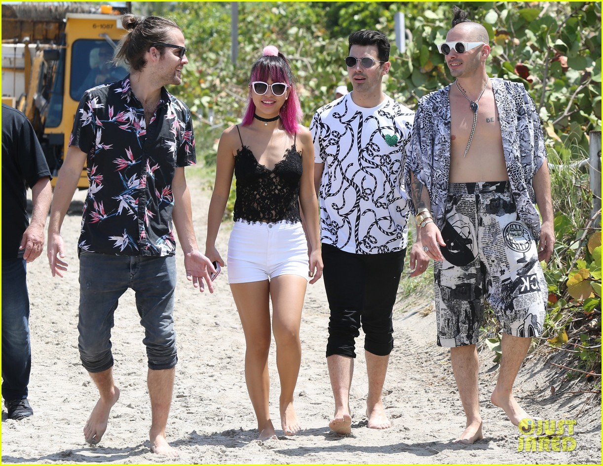 DNCE Hits Miami For Volleyball Tournament at iHeart Pool Party: Photo ...