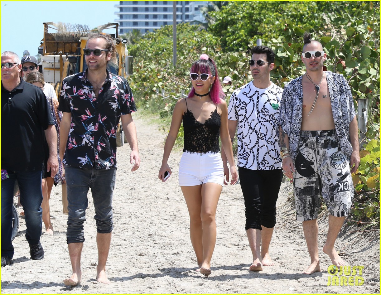 DNCE Hits Miami For Volleyball Tournament at iHeart Pool Party: Photo ...