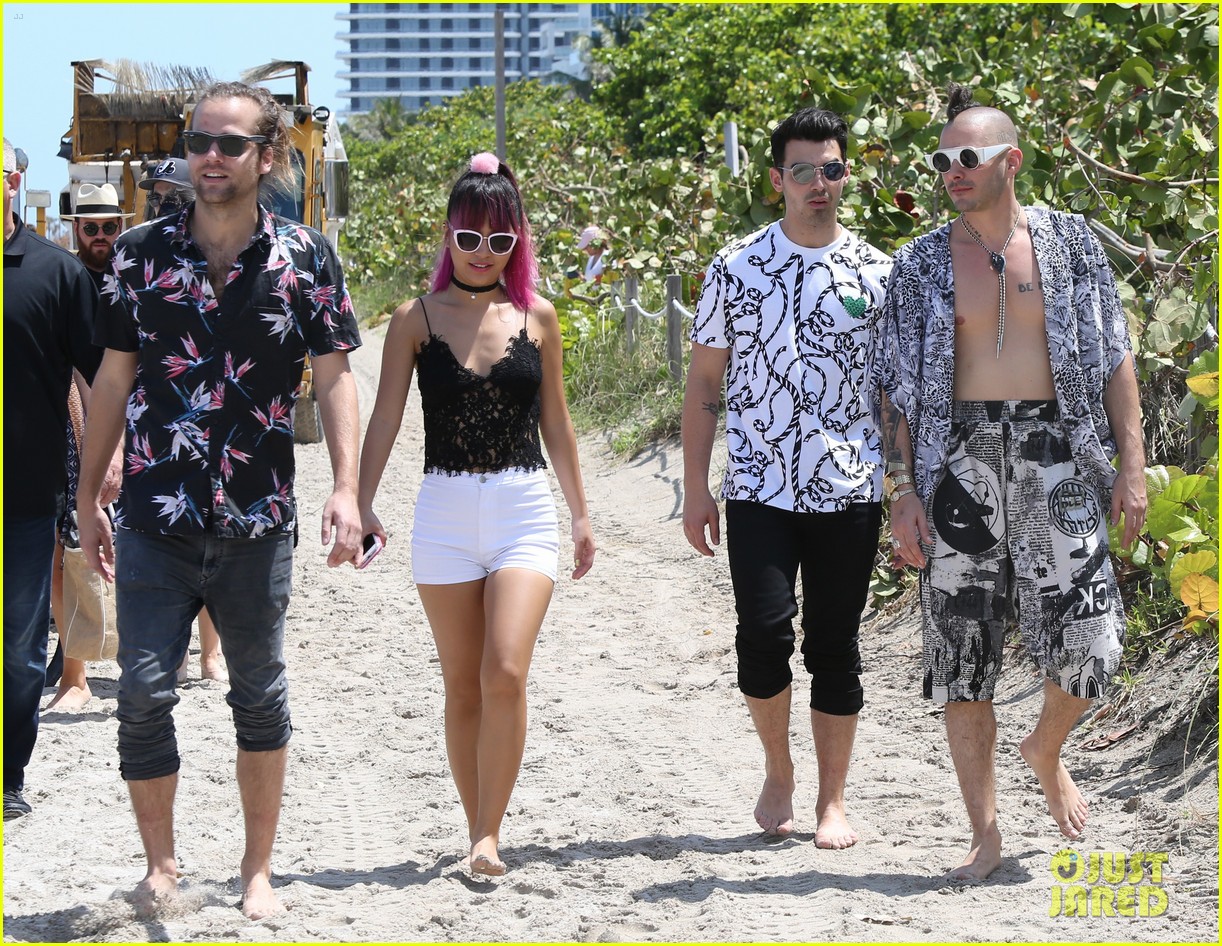 DNCE Hits Miami For Volleyball Tournament at iHeart Pool Party: Photo ...