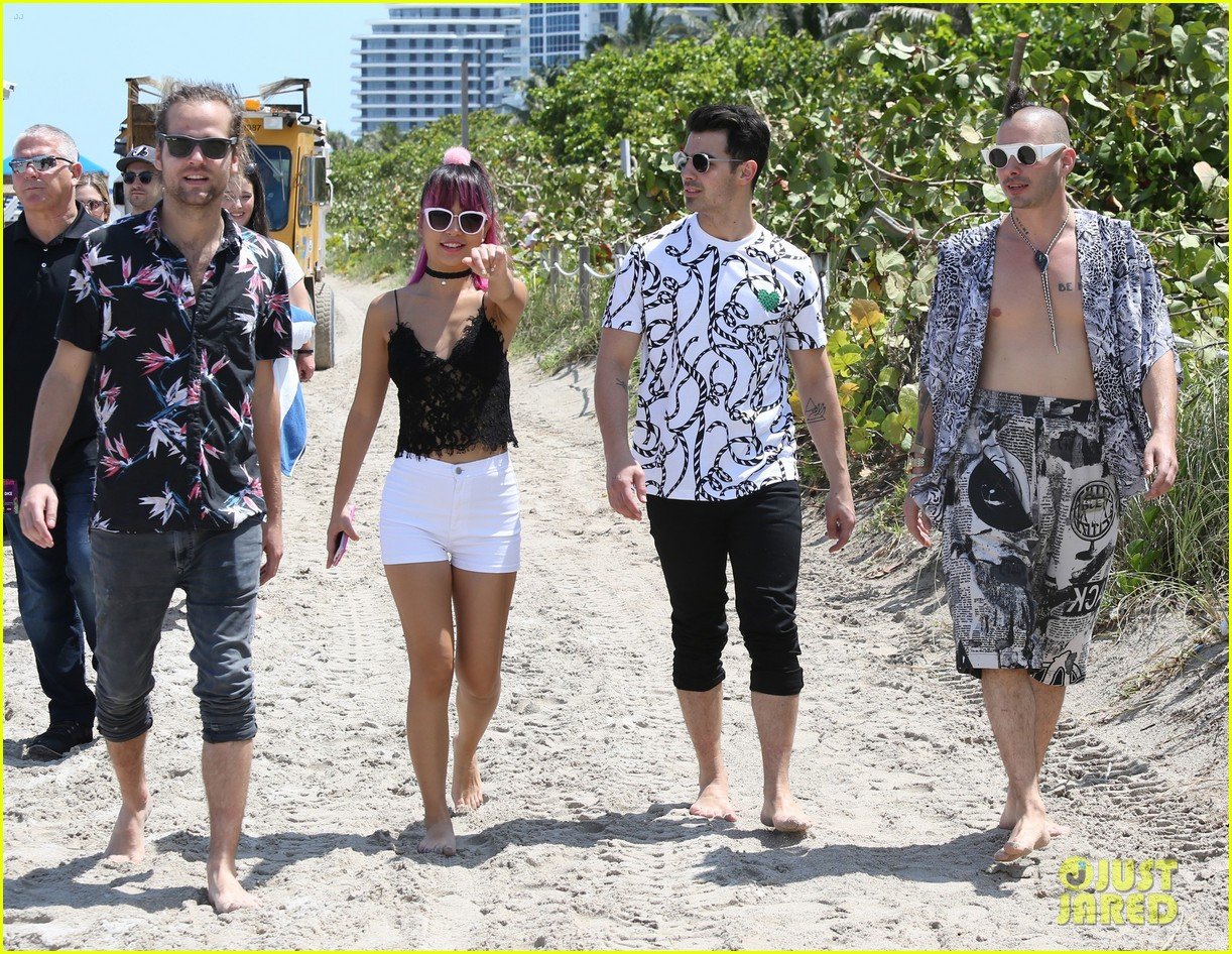 DNCE Hits Miami For Volleyball Tournament at iHeart Pool Party: Photo ...