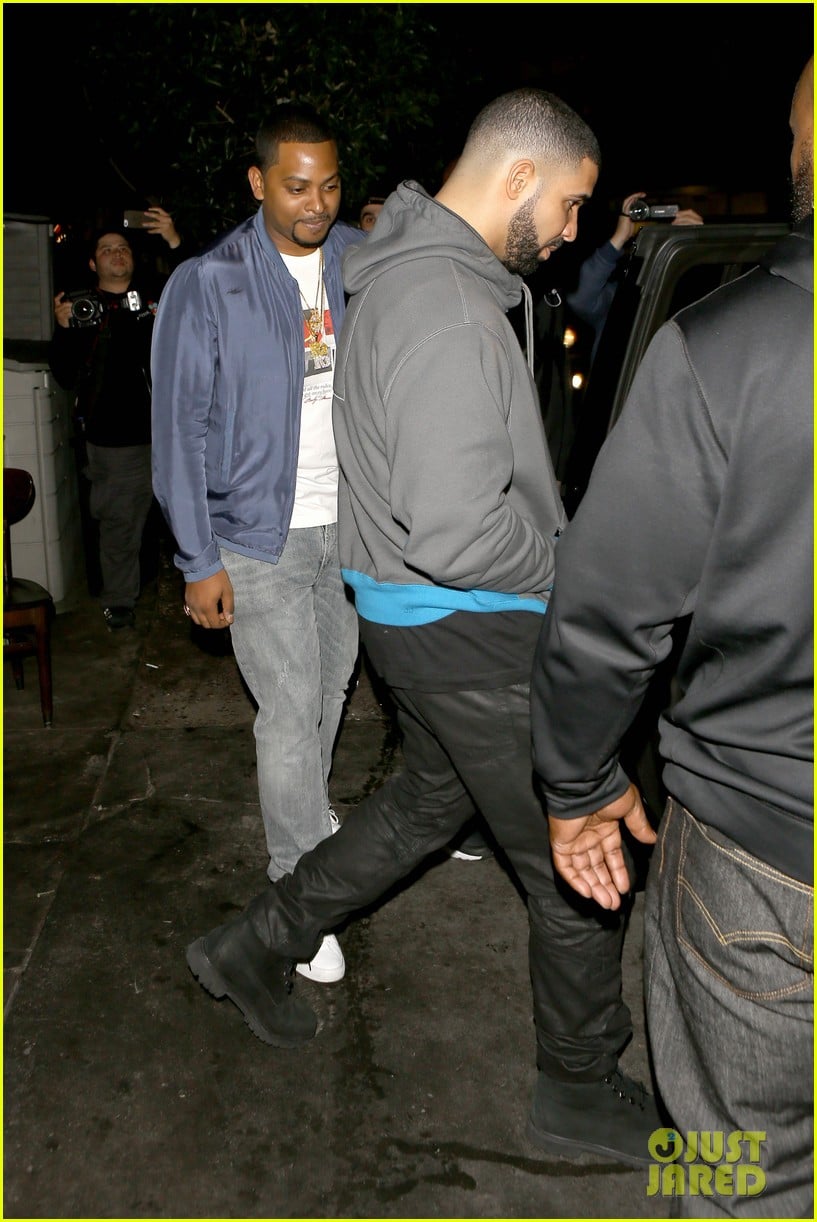 Drake Joins Rihanna on Stage for 'Work' - Watch Now!: Photo 3648611 ...