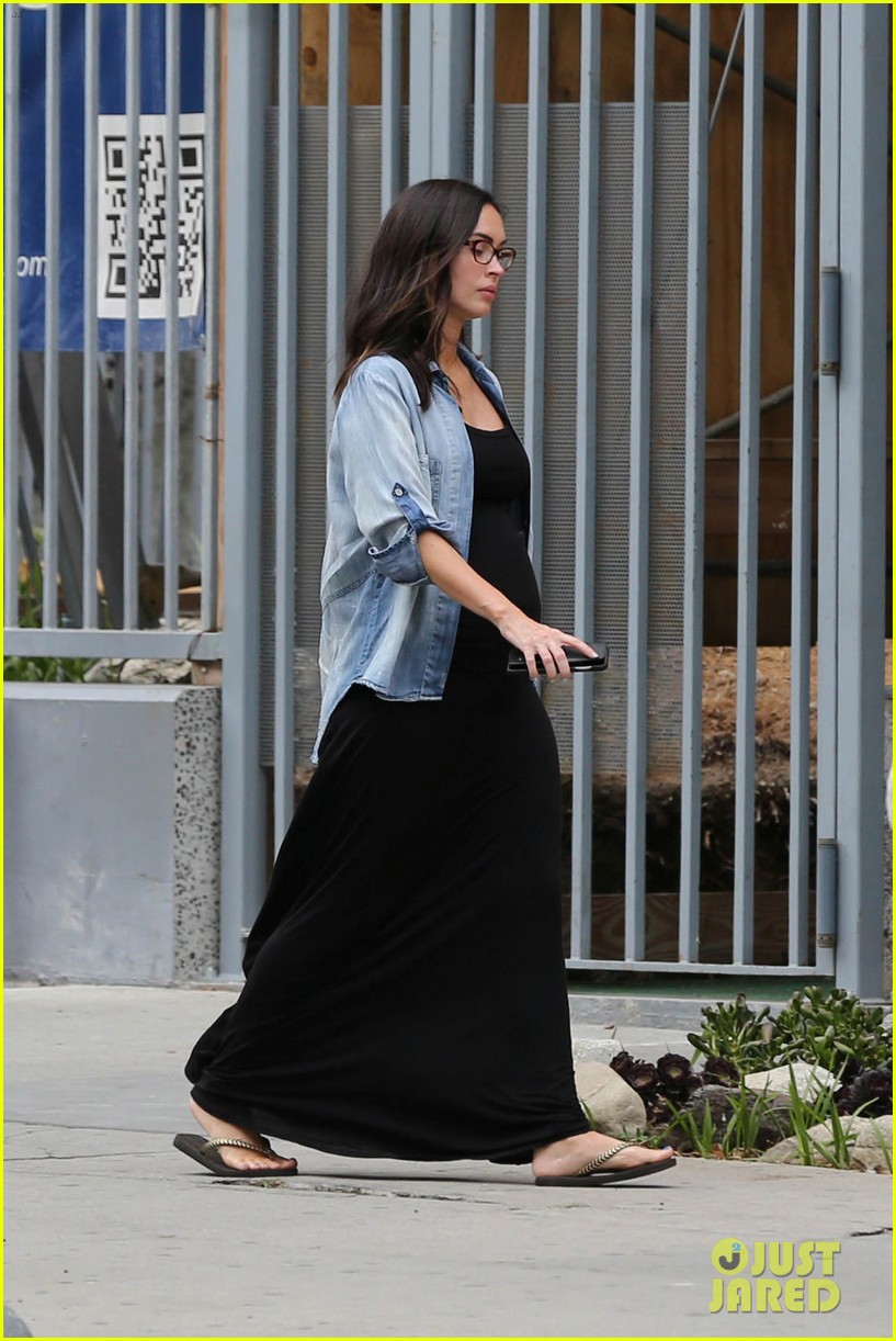 Pregnant Megan Fox Puts Her Baby Bump on Display: Photo 3657251 | Brian ...