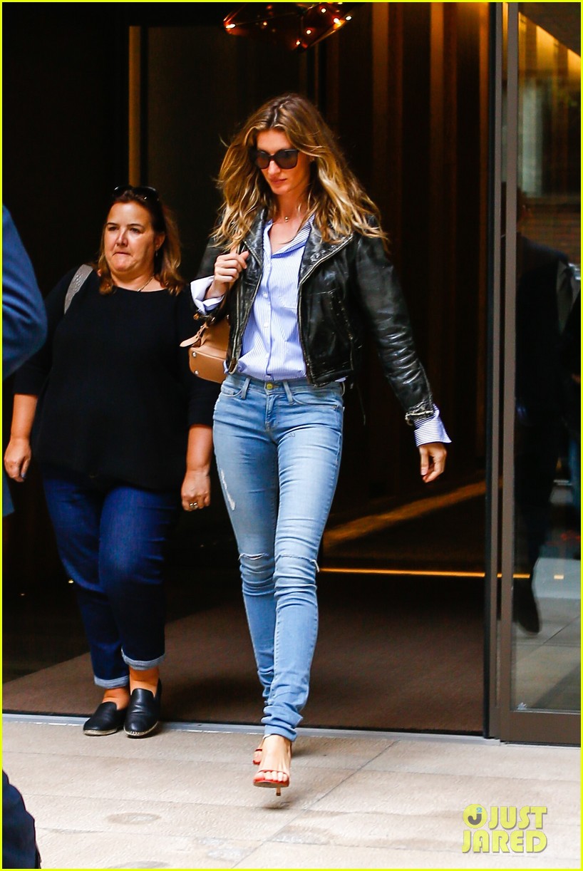 Gisele Bundchen is a Silver Goddess at NYC Book Launch: Photo 3644964 ...