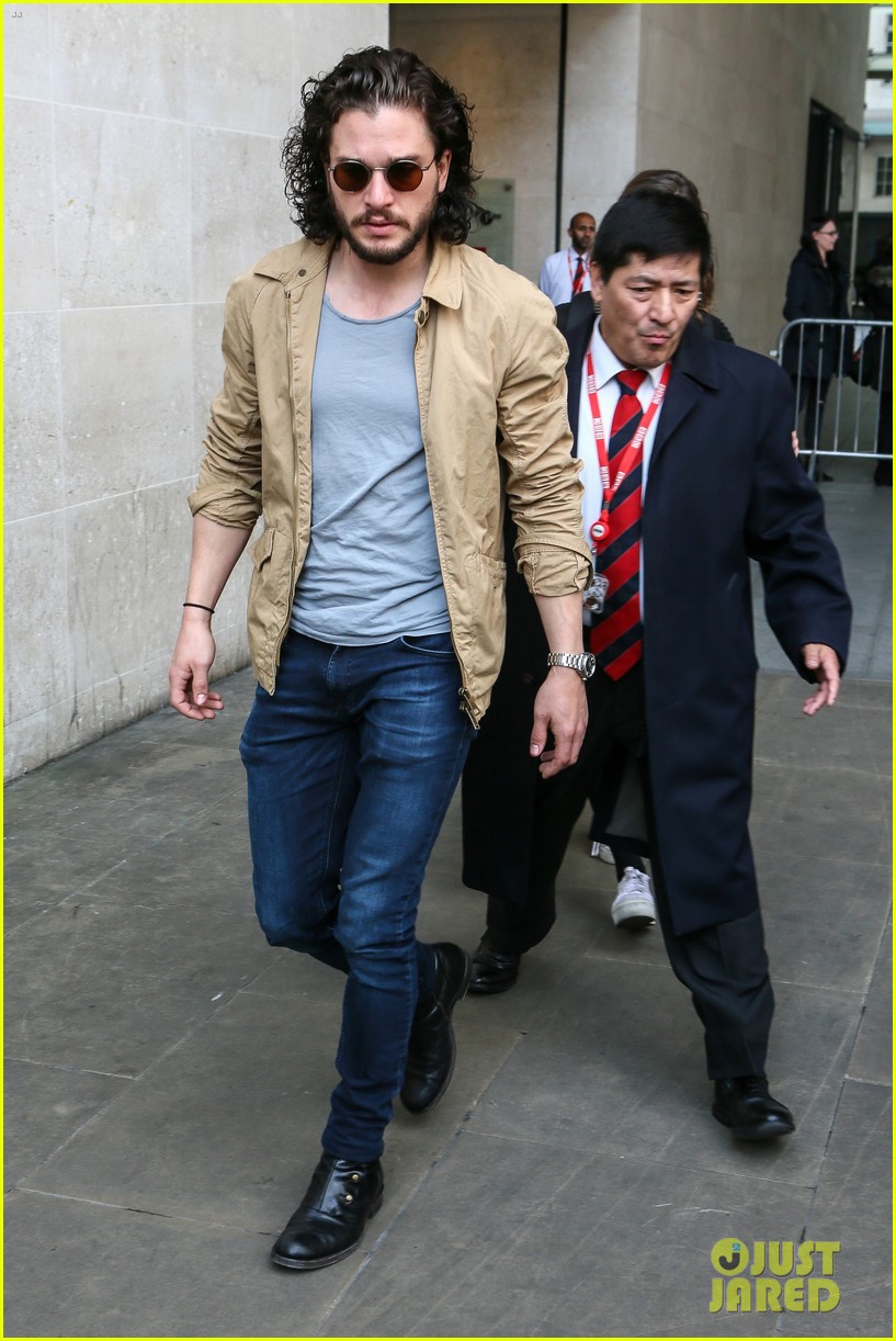 Kit Harington Gets A Phone Call From 'Game of Thrones' Co-Star During ...