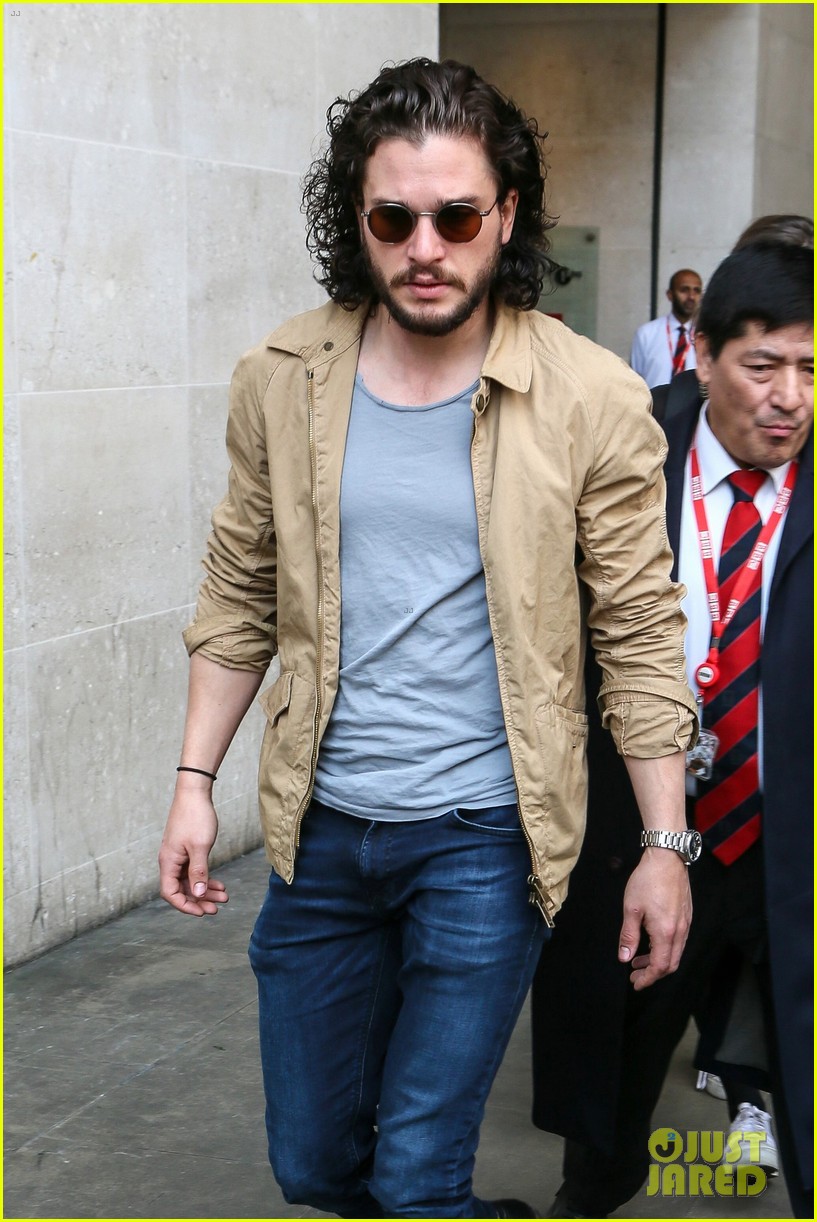 Kit Harington Gets A Phone Call From 'Game of Thrones' Co-Star During ...