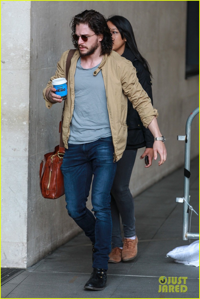 Kit Harington Gets A Phone Call From 'Game of Thrones' Co-Star During ...