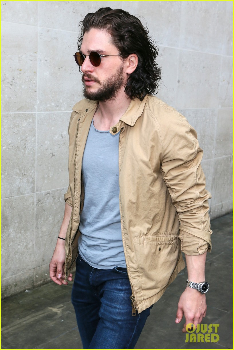 Kit Harington Gets A Phone Call From 'Game of Thrones' Co-Star During ...