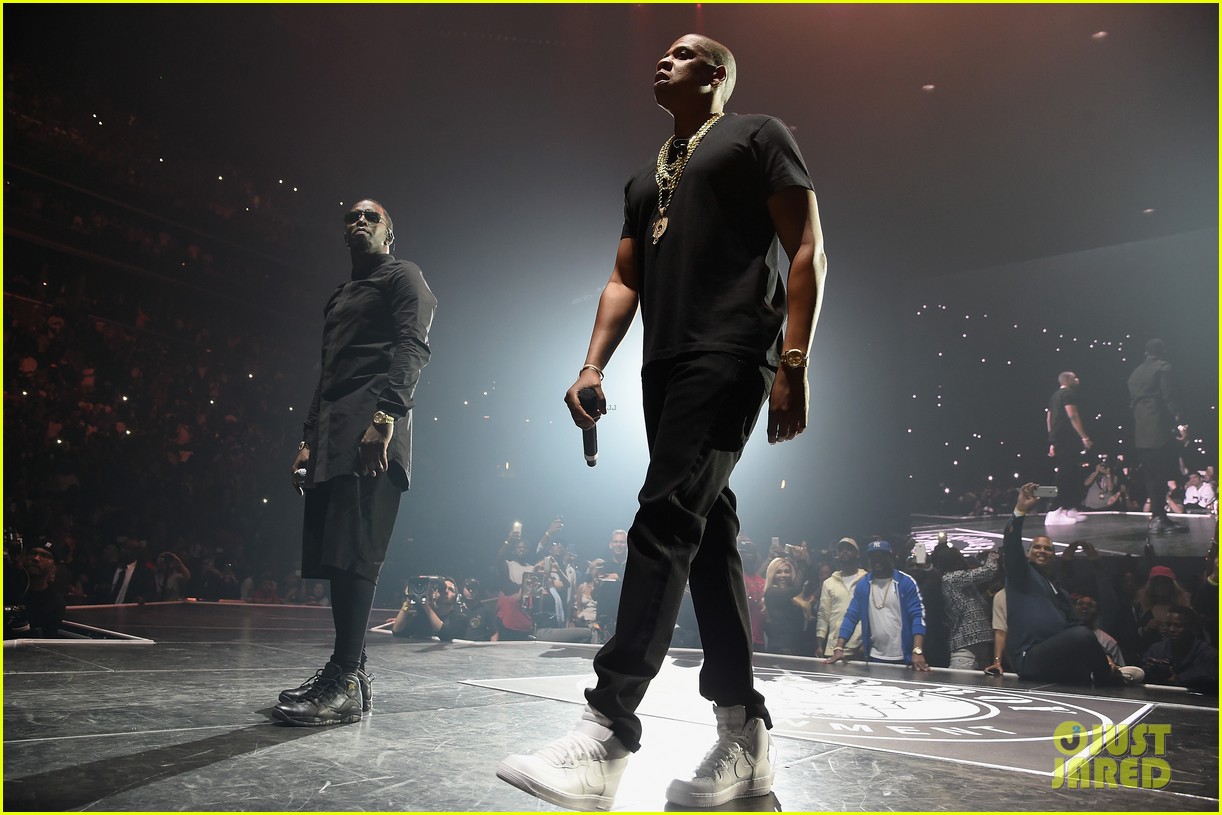 Jay Z Gives Surprise Performance at Bad Boy Reunion Show!: Photo ...