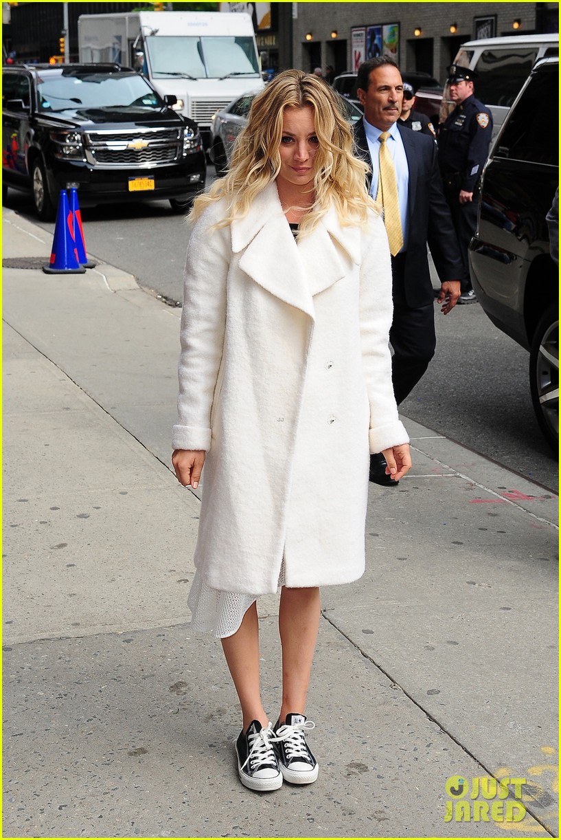 Kaley Cuoco Steps Out After Finalizing Her Divorce: Photo 3651151 ...