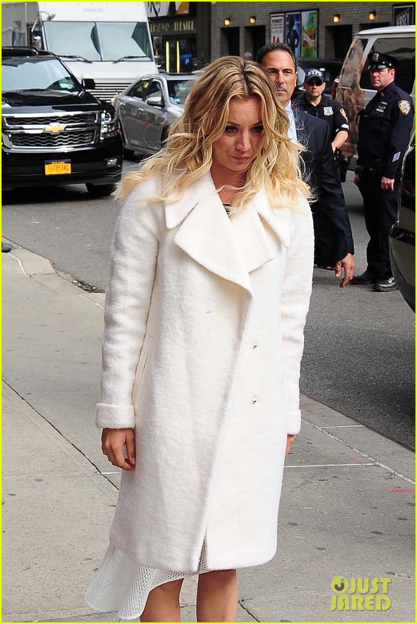 Kaley Cuoco Steps Out After Finalizing Her Divorce: Photo 3651158 ...