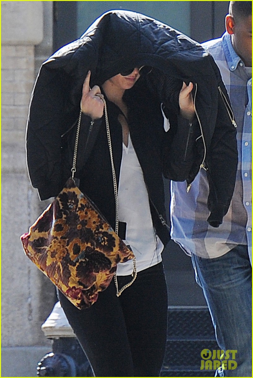 Jennifer Lawrence Shines in Silver on 'Tonight Show Starring Jimmy ...