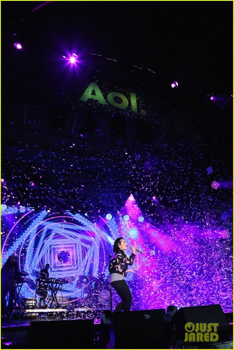 Demi Lovato Delivers Amazing Performance at AOL NewFronts 2016: Photo ...