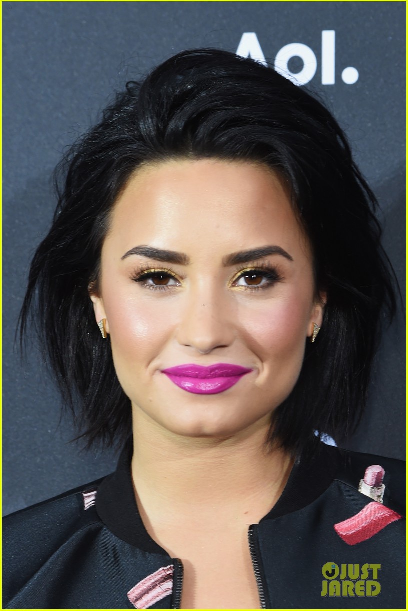 Demi Lovato Delivers Amazing Performance at AOL NewFronts 2016: Photo ...
