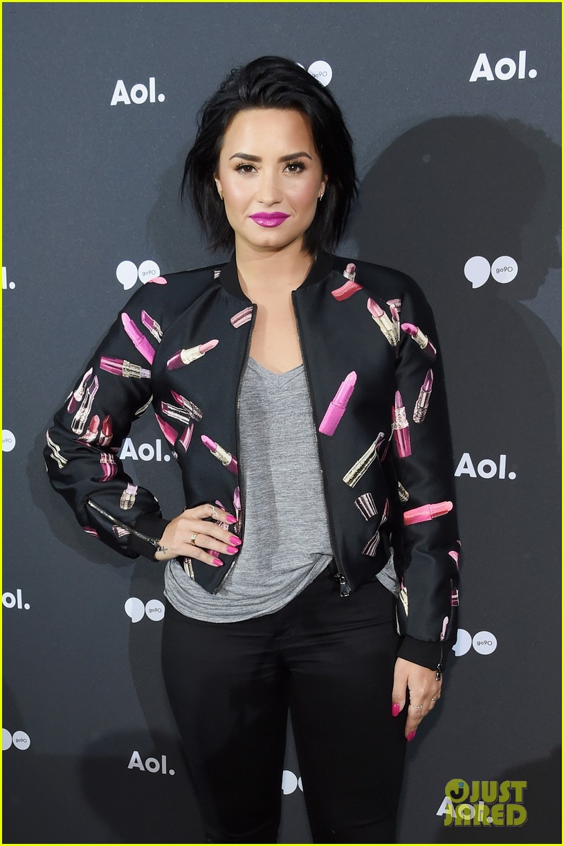 Demi Lovato Delivers Amazing Performance at AOL NewFronts 2016: Photo ...