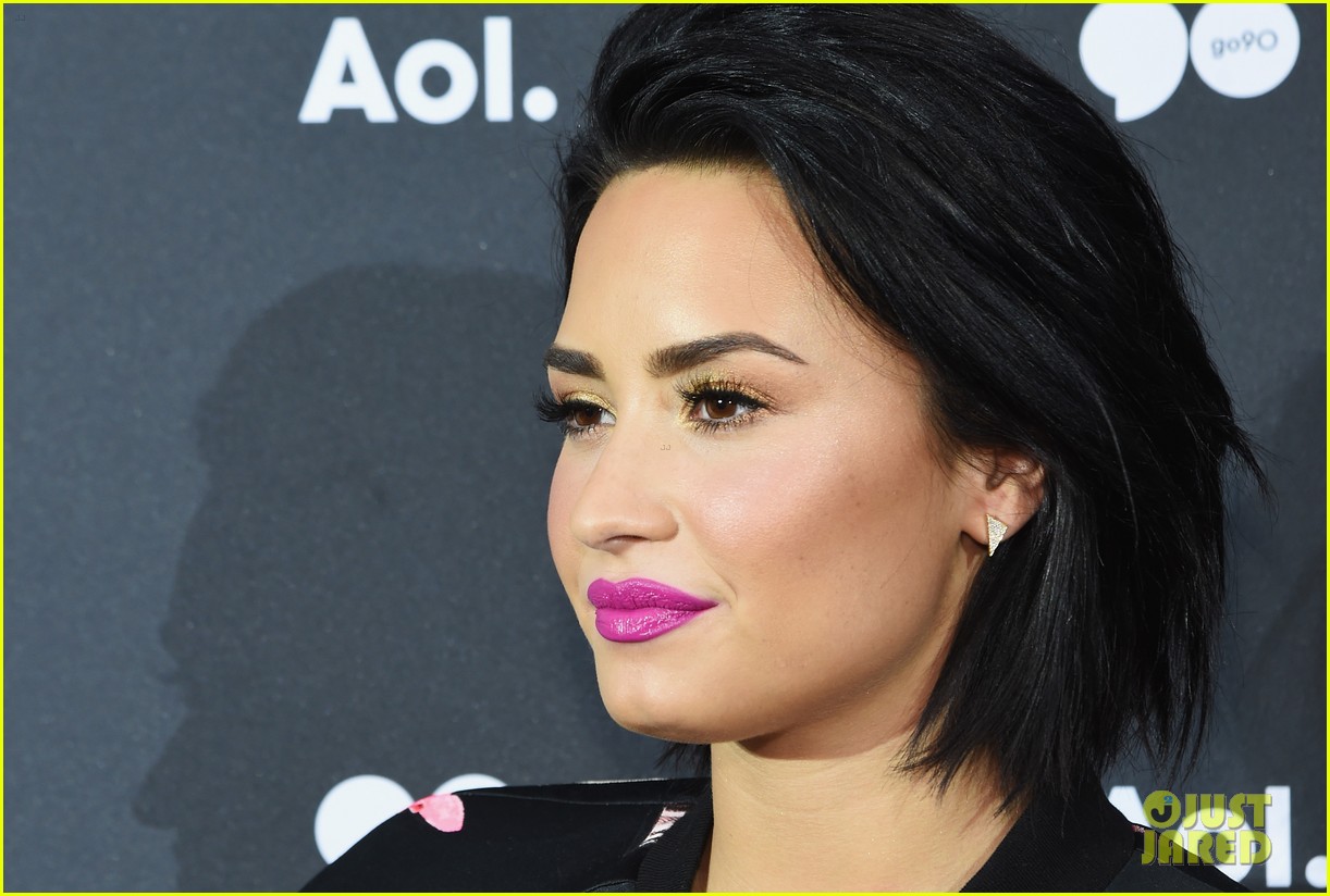 Demi Lovato Delivers Amazing Performance at AOL NewFronts 2016: Photo ...