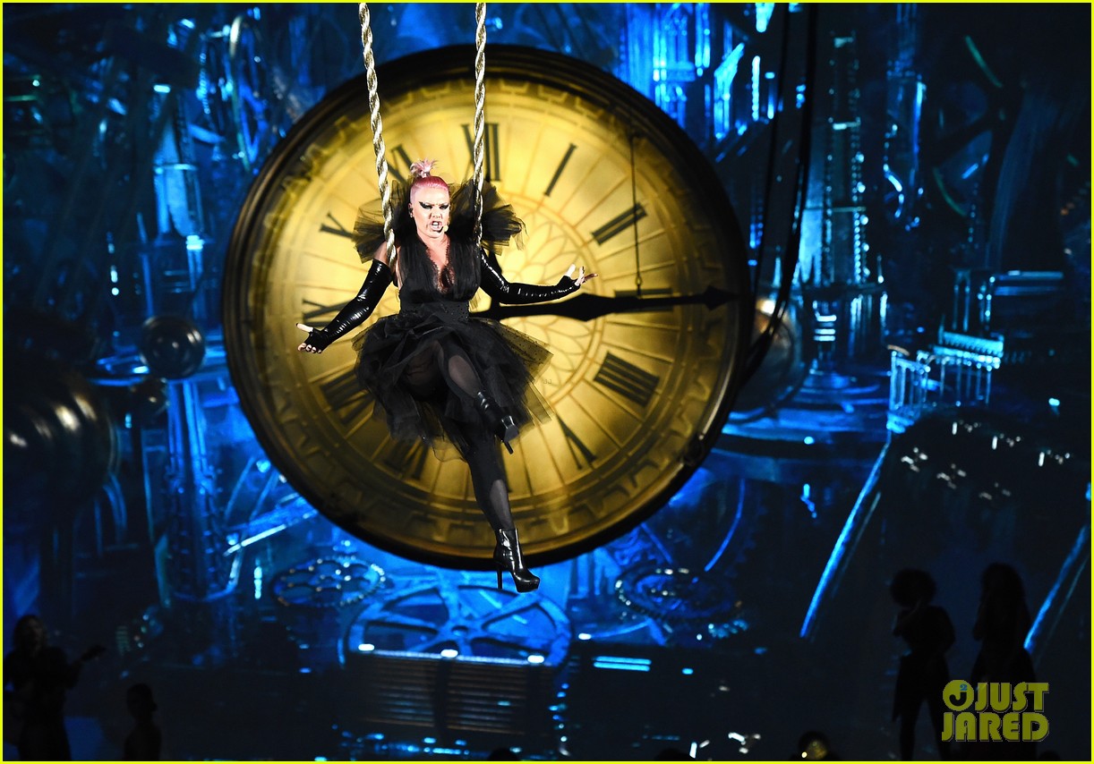Pink's Billboard Music Awards 2016 Performance Video - Watch Now ...
