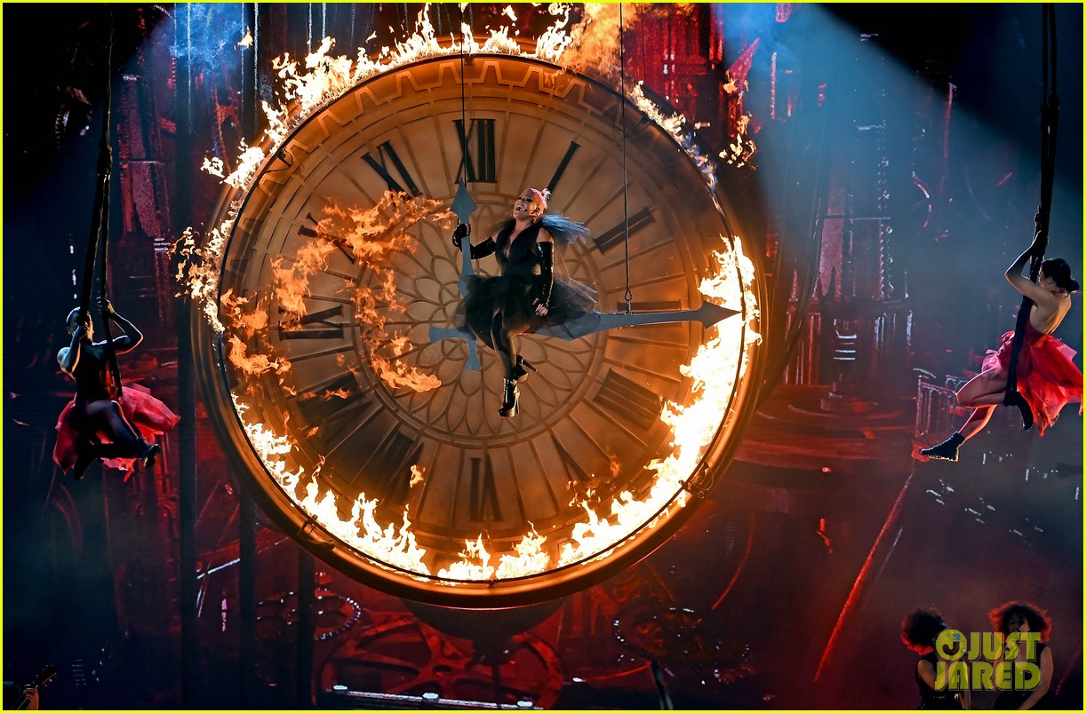 Pink's Billboard Music Awards 2016 Performance Video - Watch Now ...