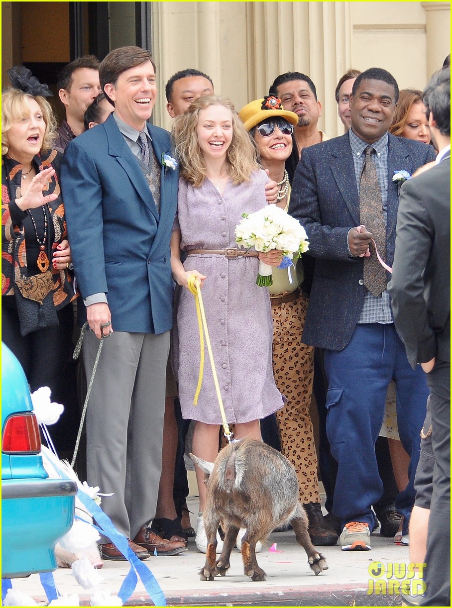 Amanda Seyfried Hangs Out With a Pig for 'The Clapper': Photo 3682786 ...