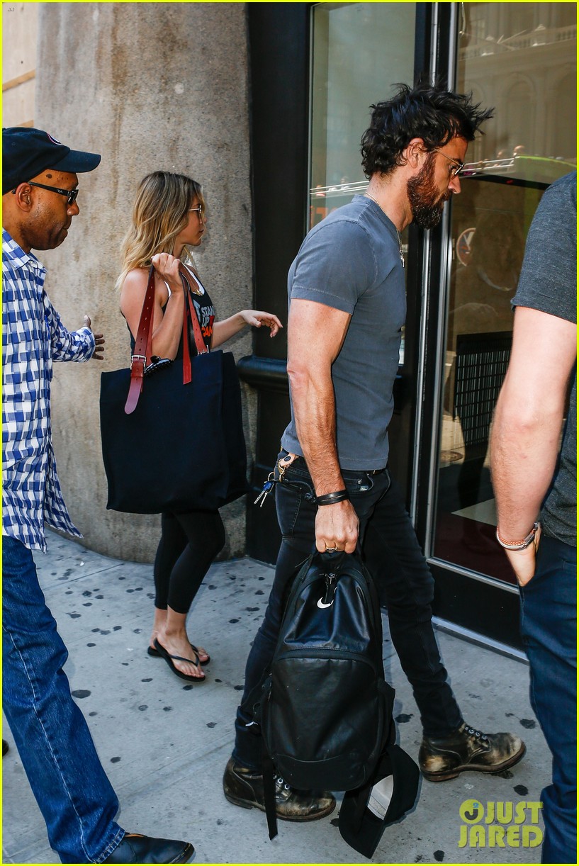Jennifer Aniston & Justin Theroux Continue Their New York Trip: Photo ...