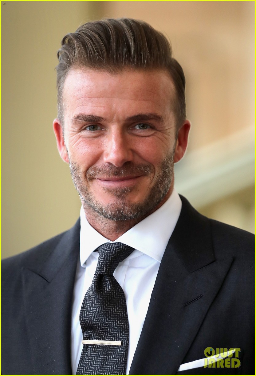 David Beckham Gets a Big Smile from Queen Elizabeth: Photo 3690425 ...