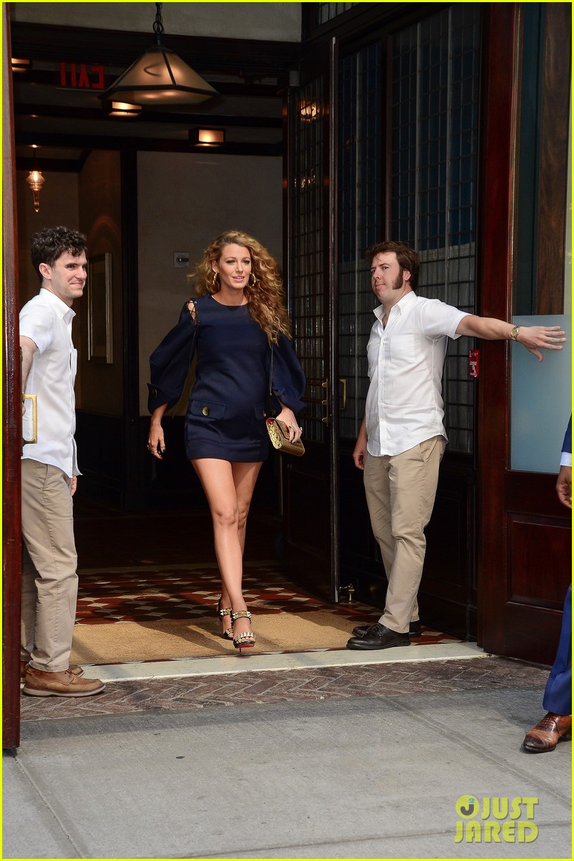 Ryan Reynolds Helped Blake Lively Prep for 'The Shallows': Photo ...