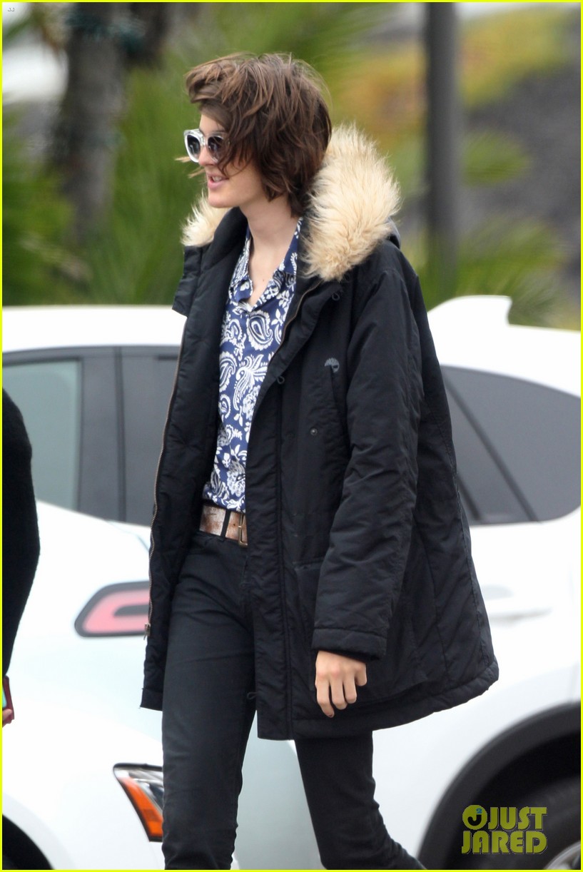 Dylan Brosnan Smashes His Hand in a Car Door!: Photo 3682494 | Dylan ...