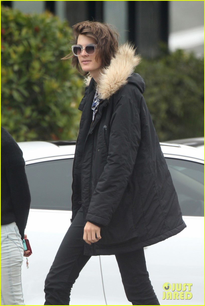 Dylan Brosnan Smashes His Hand in a Car Door!: Photo 3682496 | Dylan ...