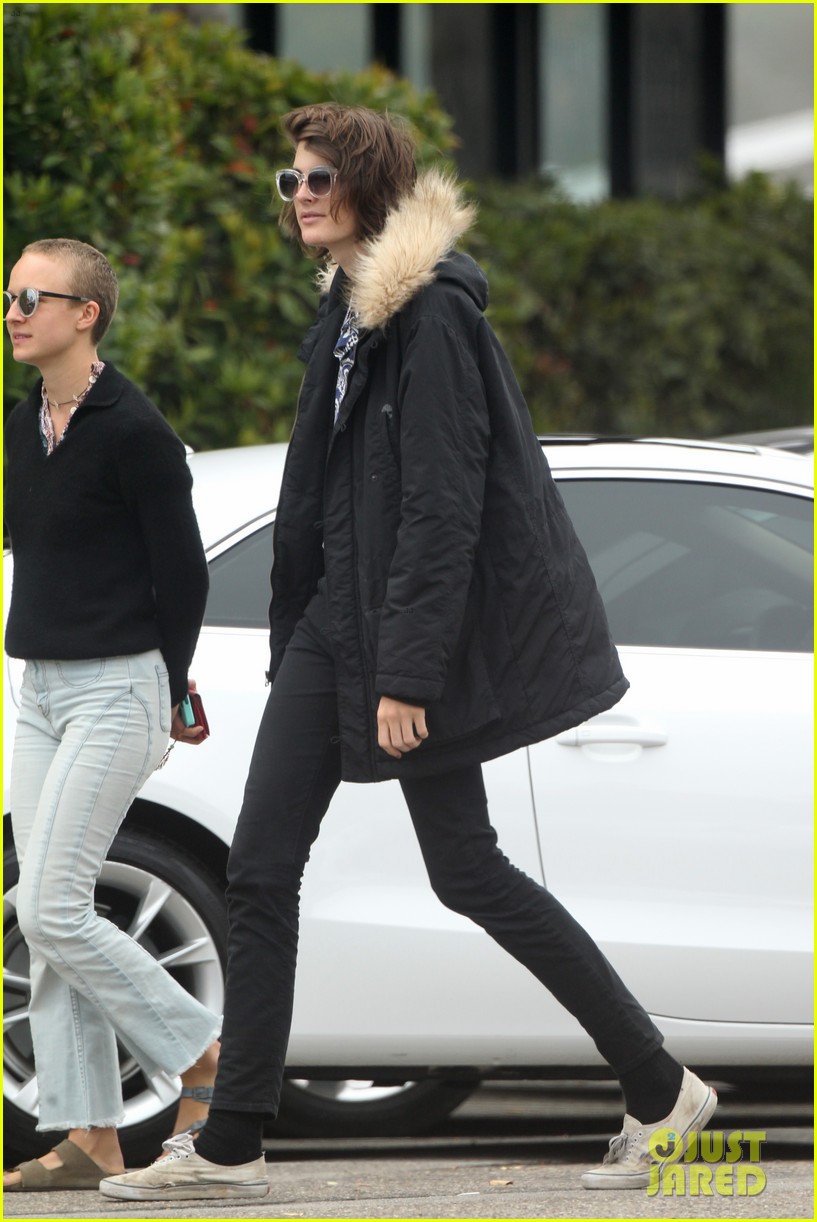 Dylan Brosnan Smashes His Hand in a Car Door!: Photo 3682502 | Dylan ...