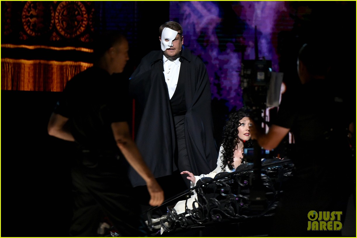 Photo: james corden hamilton cast tony awards opening number 13 | Photo ...