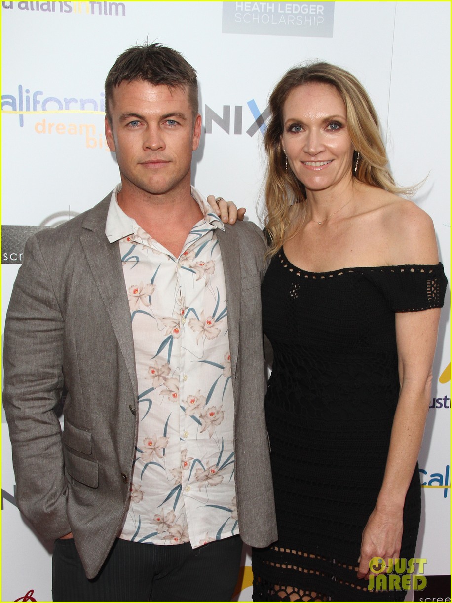 Heath Ledger's Father & Half-Sisters Unite At Scholarship Dinner ...