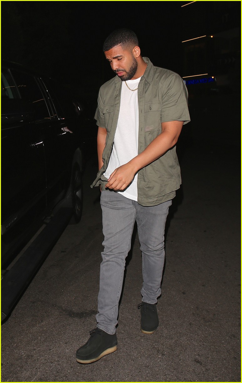 Drake & Hailey Baldwin Pictured on Dinner Date, Spotted Getting 'Very ...