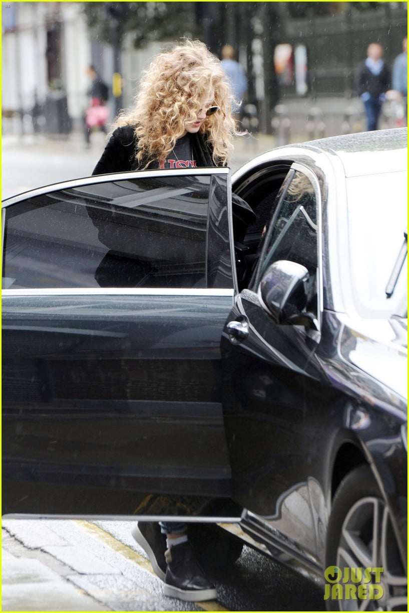 Gigi & Bella Hadid's Mother Yolanda Is Leaving 'Real Housewives': Photo ...