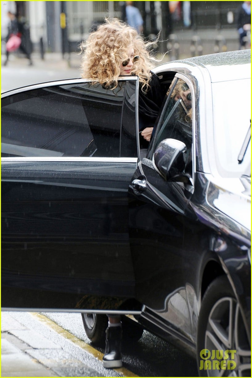 Gigi & Bella Hadid's Mother Yolanda Is Leaving 'Real Housewives': Photo ...