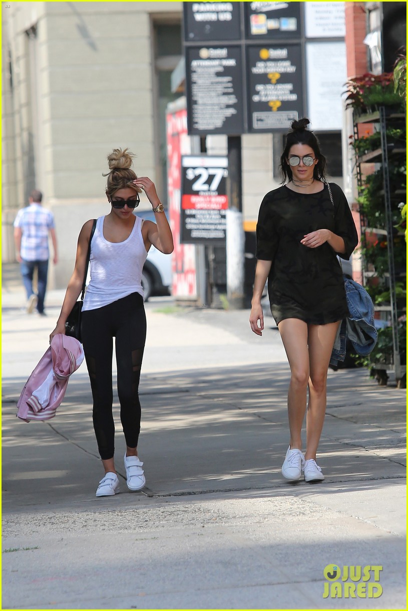 Hailey Baldwin Says She & Drake Are Just Friends: Photo 3687578 ...