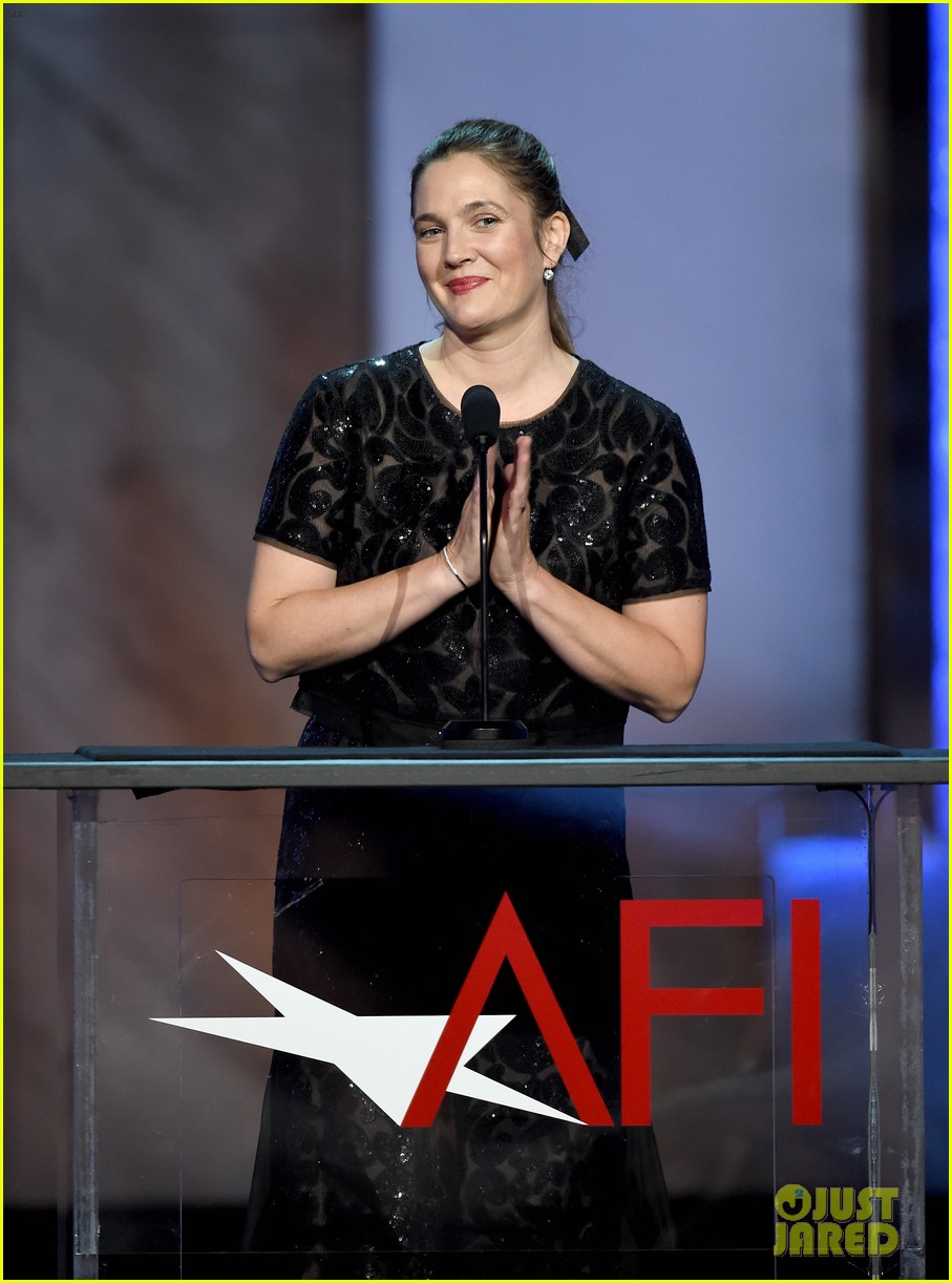 Idina Menzel Sings 'Close Encounters' Theme to Honor John Williams at ...