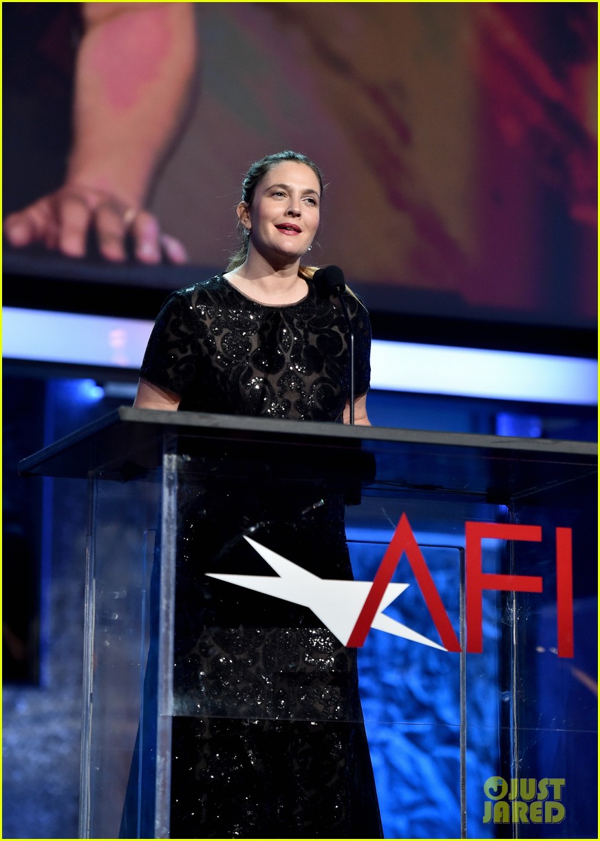 Idina Menzel Sings 'Close Encounters' Theme to Honor John Williams at ...