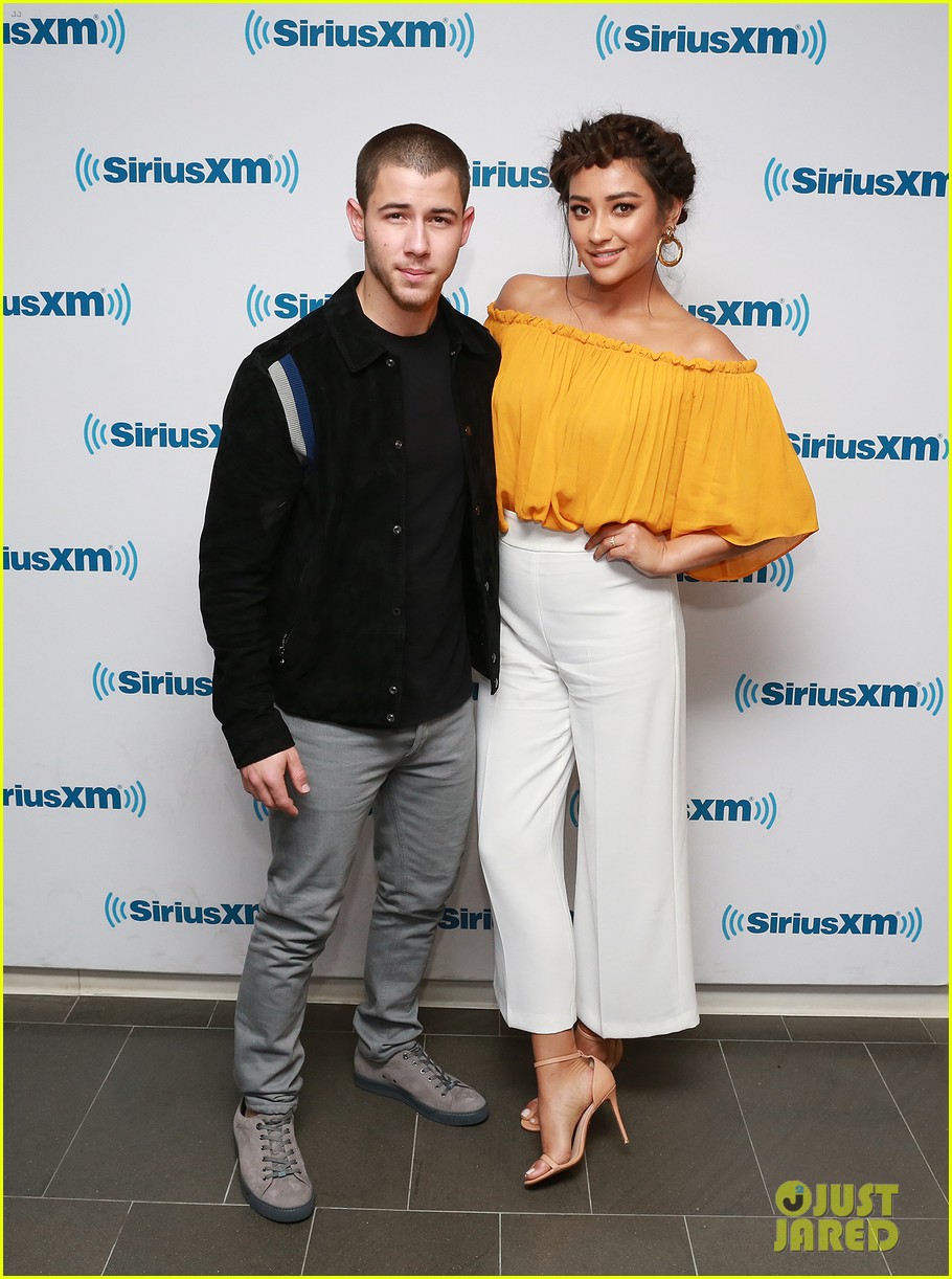 Nick Jonas Would Love to Work With Drake & Kanye West: Photo 3682872 ...