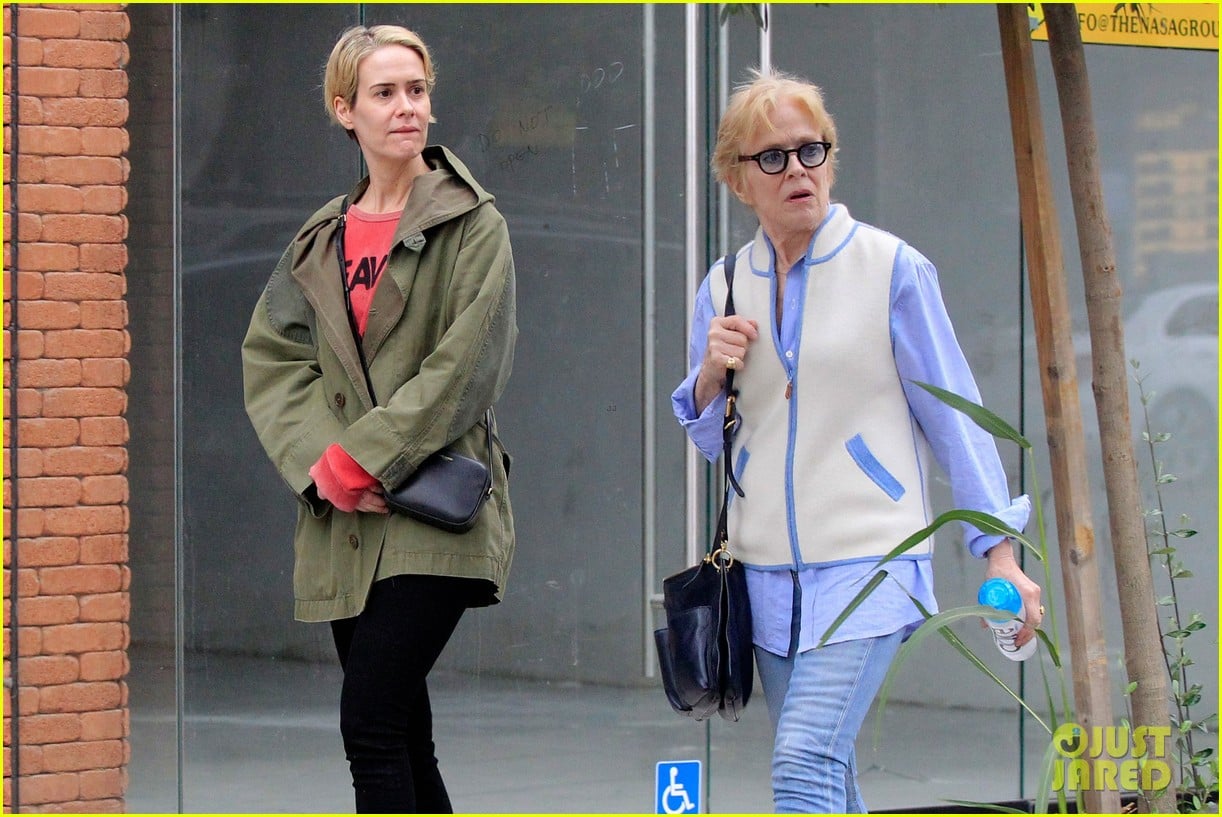 Sarah Paulson & Girlfriend Holland Taylor Are Still Going Strong ...