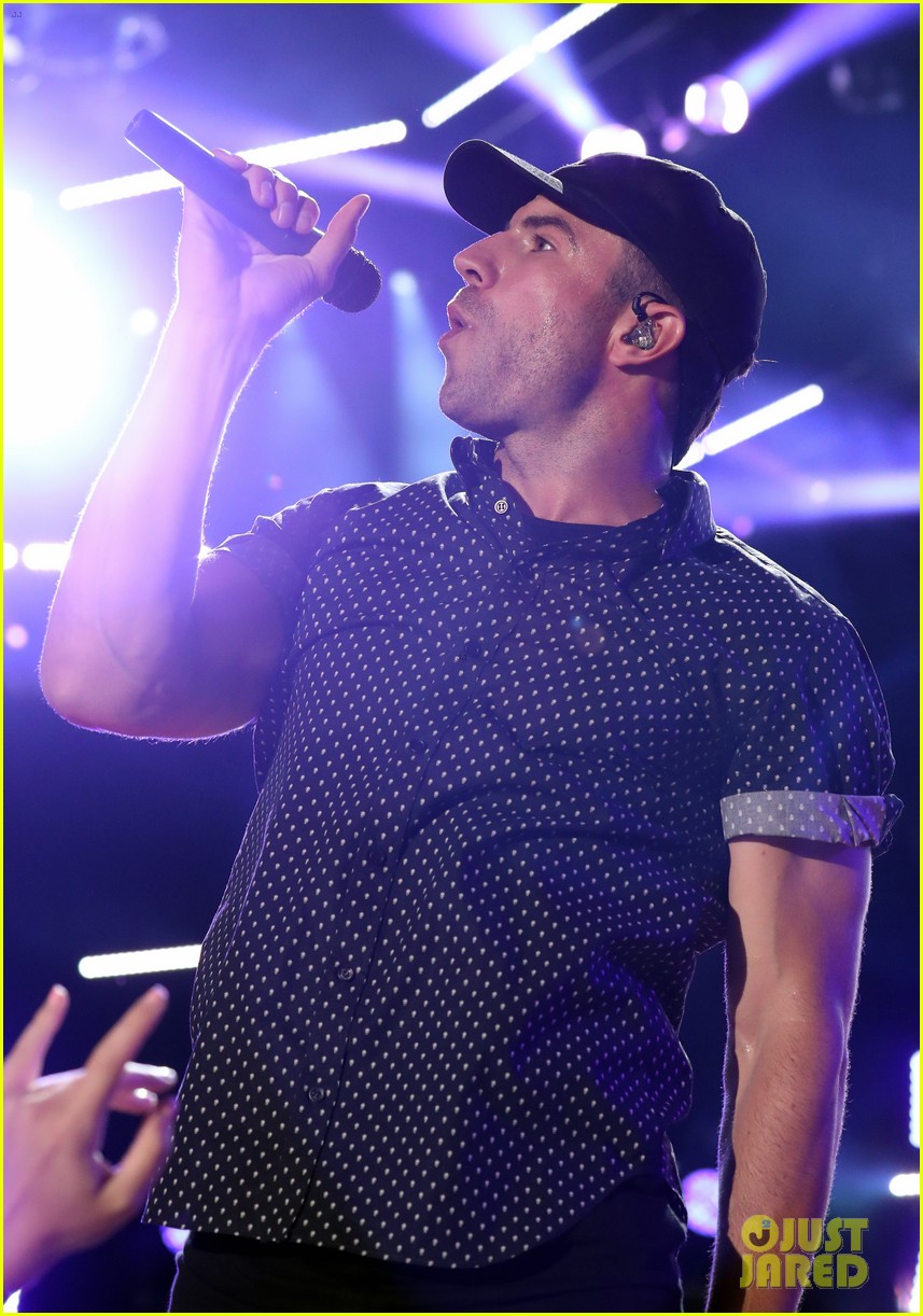 Carrie Underwood & Sam Hunt Rock CMA Music Festival 2016: Photo 3679723 ...