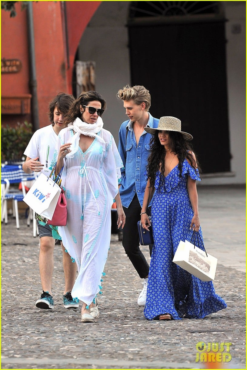Austin Butler Shows Off Short Haircut on Italian Vacation With Vanessa ...