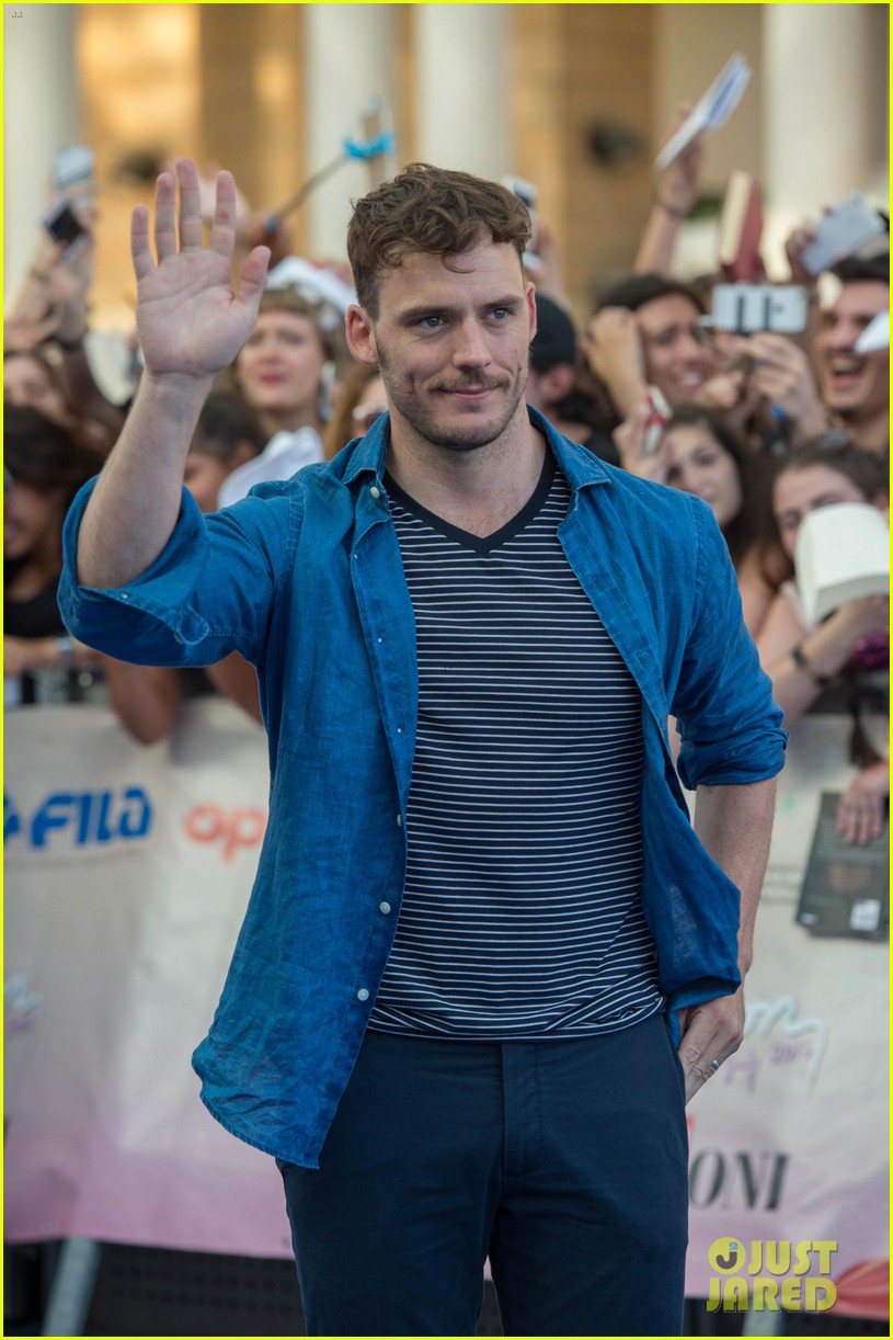 Sam Claflin Takes a Giant Fan Selfie in Italy!: Photo 3713827 | Sam ...