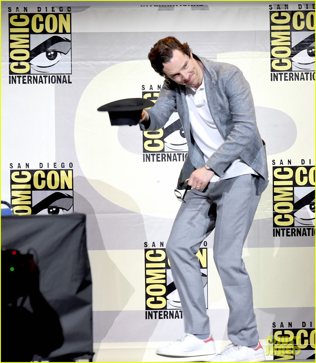 Benedict Cumberbatch Premieres 'Sherlock' Season 4 Teaser Trailer at ...