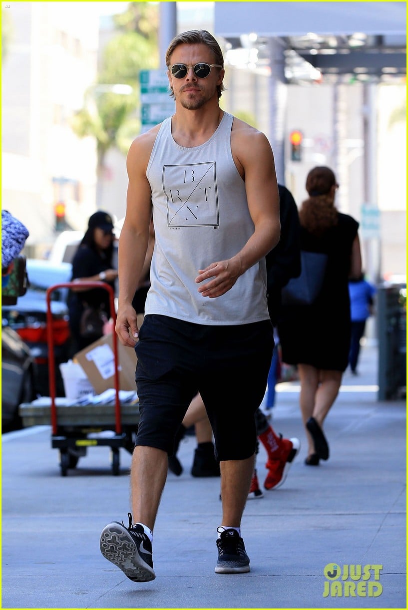 Derek Hough Shows Off His Buff Arms for Beverly Hills Lunch: Photo ...