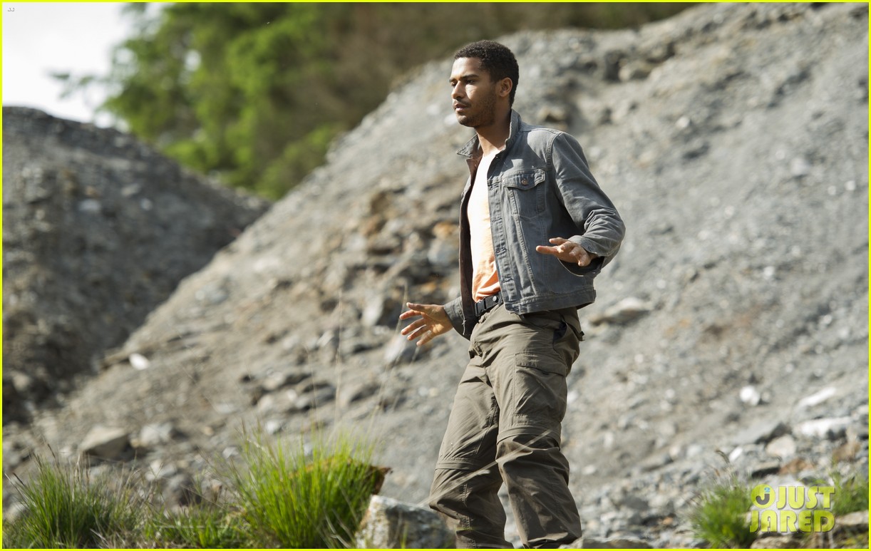 Dominic Sherwood & Jeremy Sumpter Share Heated Moment in Exclusive ...