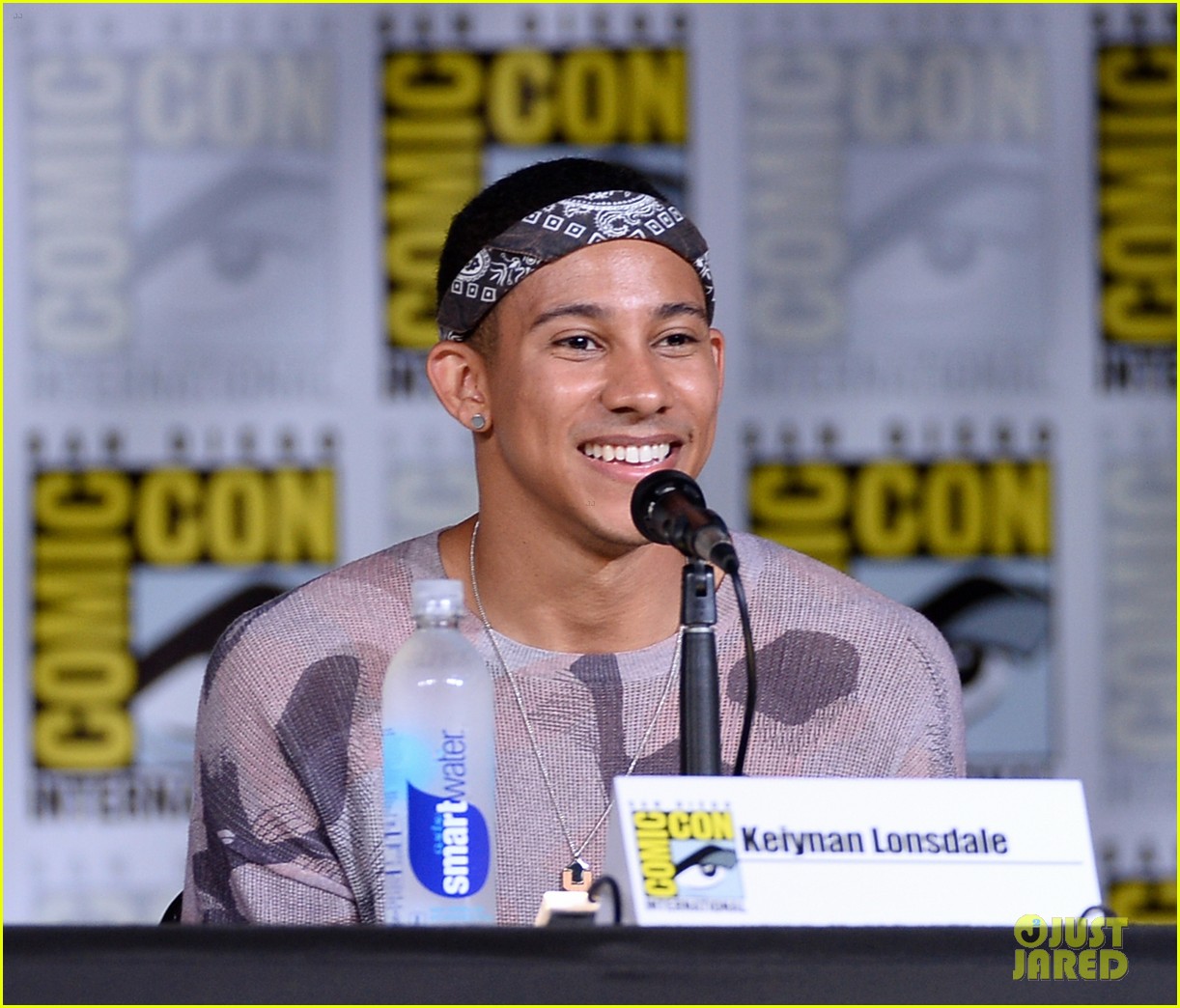 Grant Gustin Reveals 'The Flash' Season 3 Trailer at Comic-Con: Photo ...