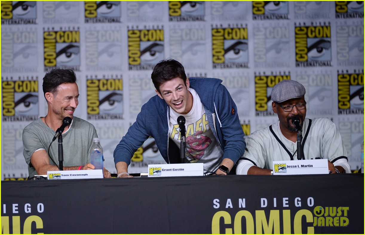 Grant Gustin Reveals 'The Flash' Season 3 Trailer at Comic-Con: Photo ...