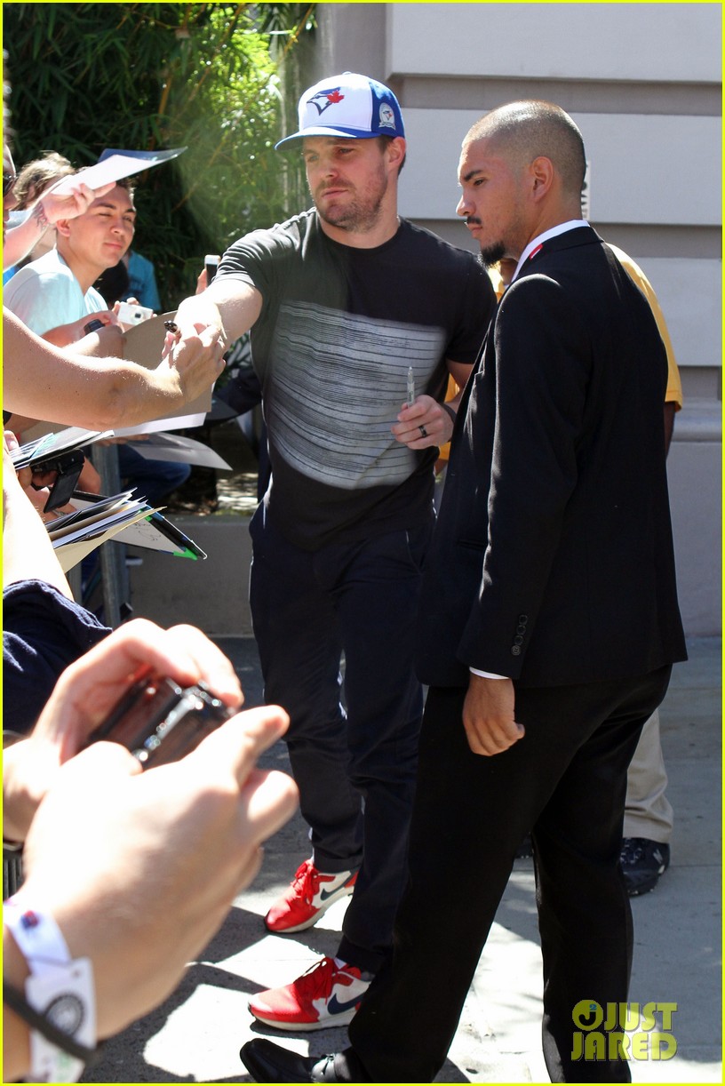 Stephen Amell, Grant Gustin & Melissa Benoist Arrive For 'Conan' Comic ...