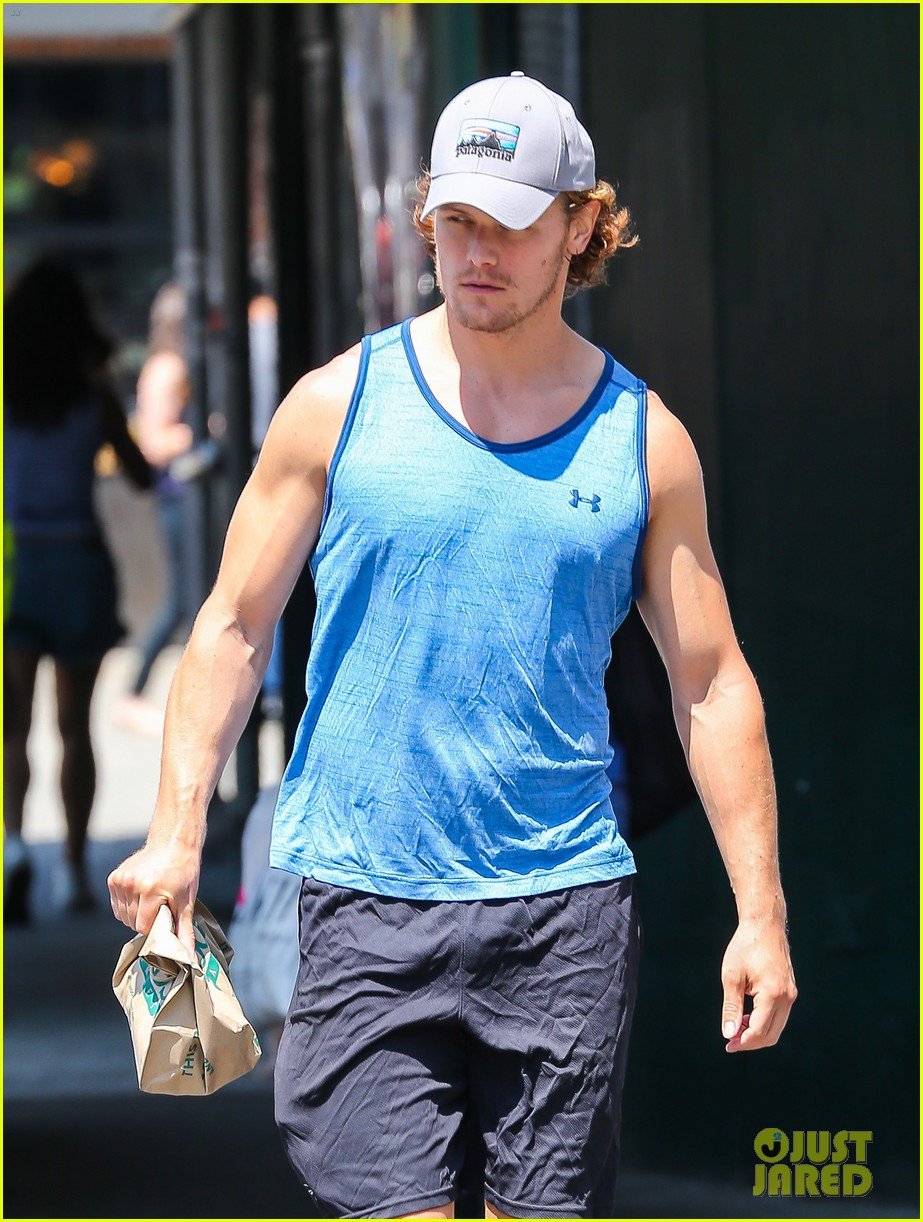 Sam Heughan Shows Off His Arm Muscles After the Gym!: Photo 3712759 ...