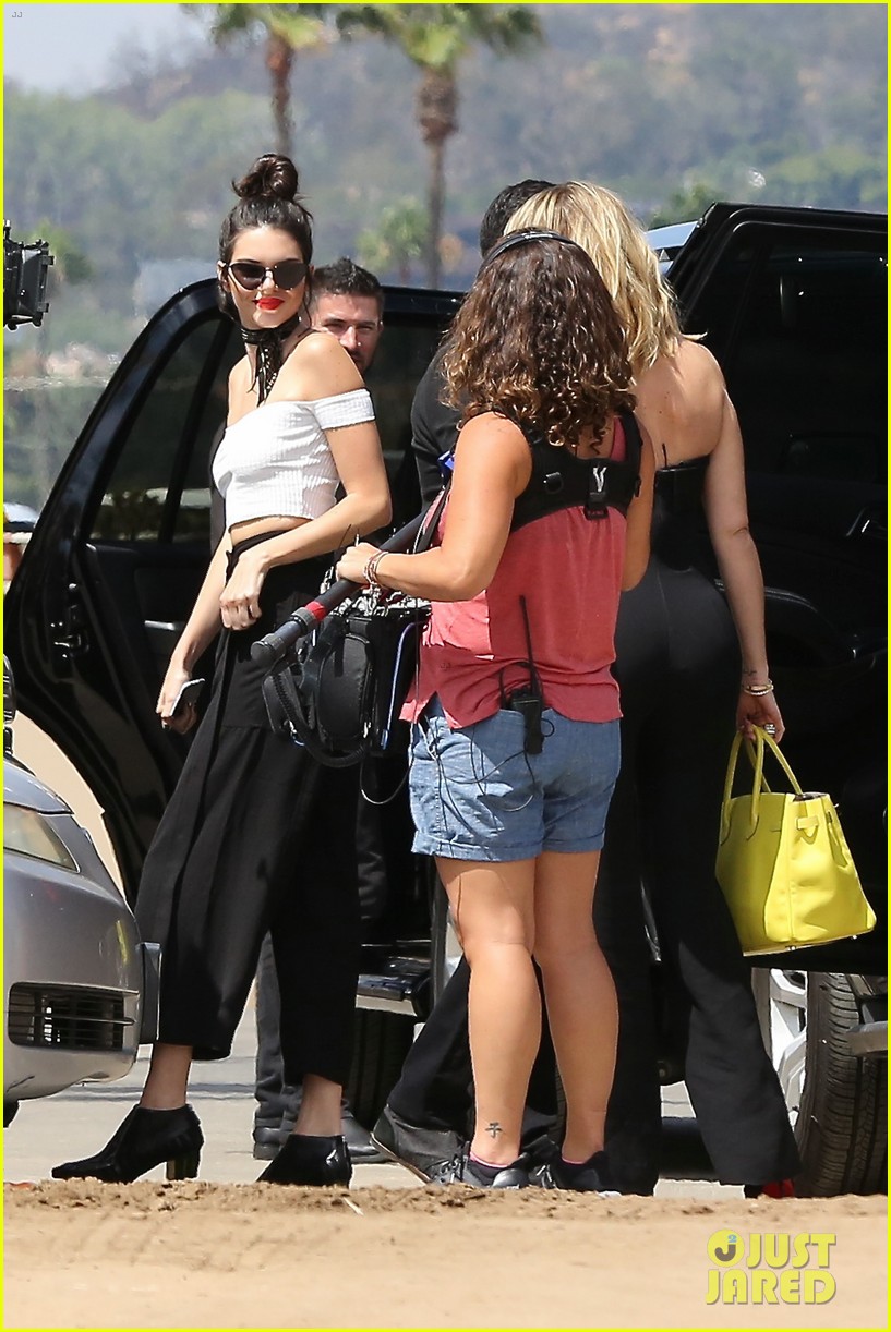 Kendall Jenner Spends the Day at the Horse Races with Her Family: Photo ...