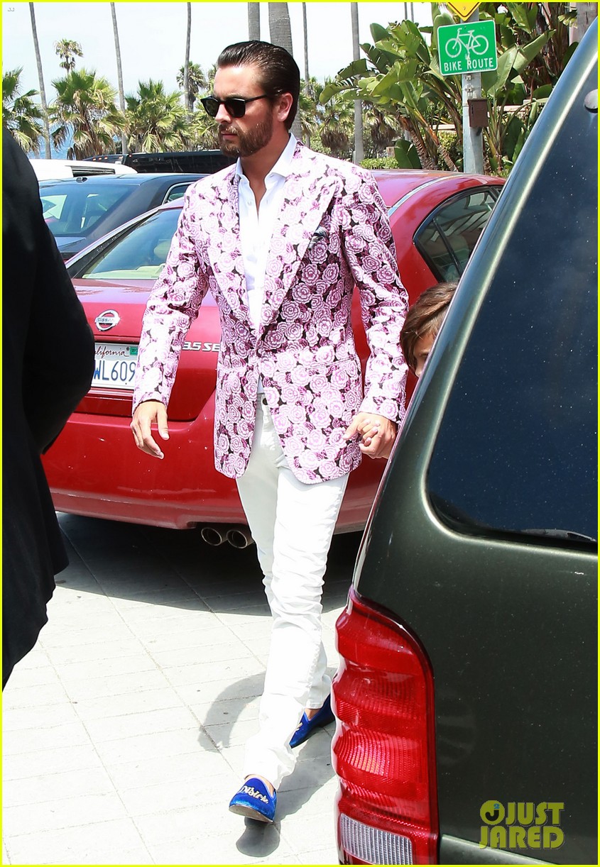 Kendall Jenner Spends the Day at the Horse Races with Her Family: Photo ...